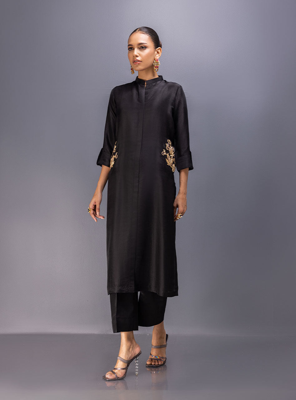 Ebony Frost – Zainab Chottani